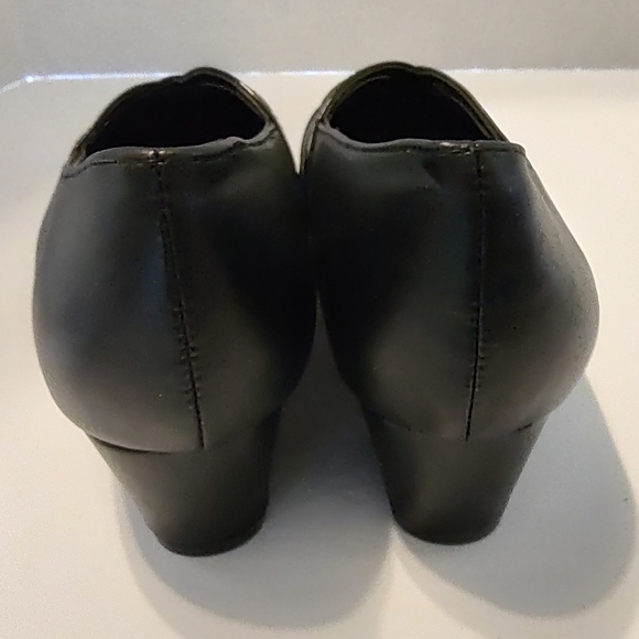 Beacon | Shoes | Comfort Well By Beacon Women Block Heeled Slip On ...